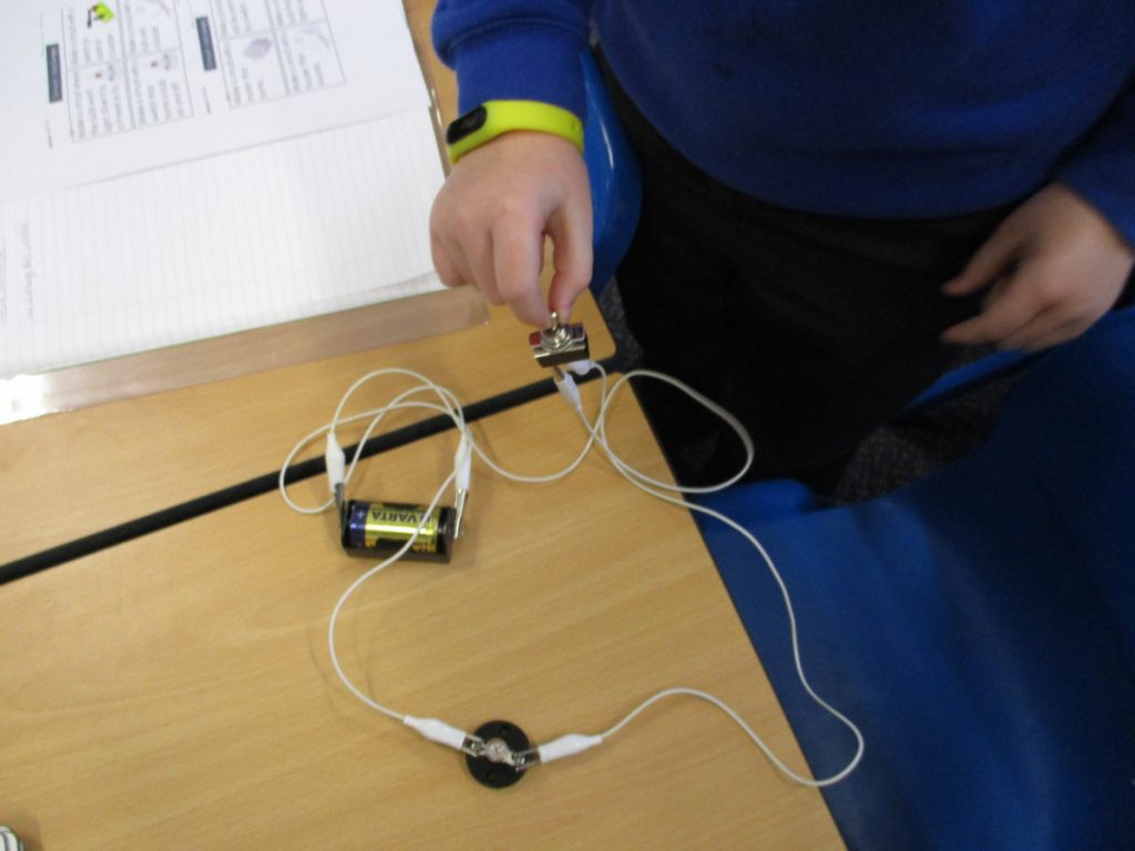 Exploring switches in circuits | Menston Primary School